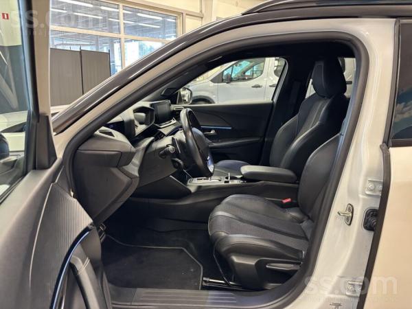 Peugeot 2008 2023 Rīga vietnē Balts Peugeot 2008 2023 Rīga, ar dzinēja tilpumu 1.20 L un nobraukumu 44 tūkst. km par 17500 €, foto 9 vietnē AUTOMOTO.COM.LV