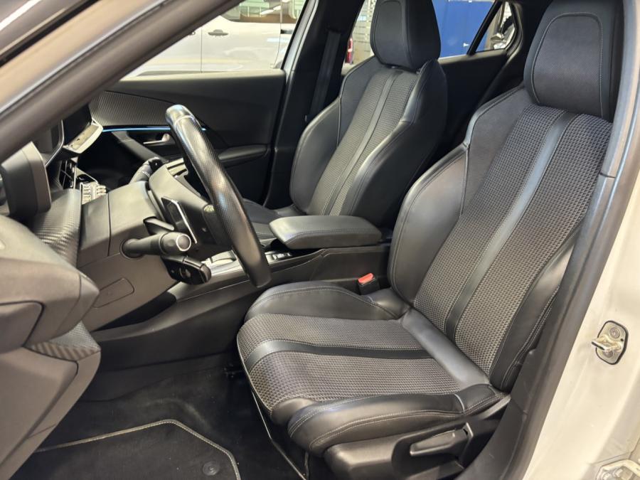 Balts Peugeot 2008 2023 Rīga, ar dzinēja tilpumu 1.20 L un nobraukumu 44 tūkst. km par 17500 €, foto 10 vietnē AUTOMOTO.COM.LV