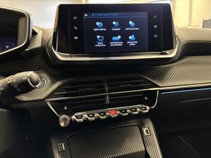 Balts Peugeot 2008 2023 Rīga, ar dzinēja tilpumu 1.20 L un nobraukumu 44 tūkst. km par 17500 €, foto 21 vietnē AUTOMOTO.COM.LV