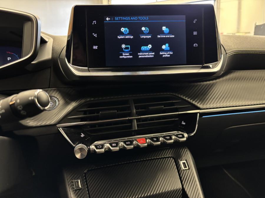 Balts Peugeot 2008 2023 Rīga, ar dzinēja tilpumu 1.20 L un nobraukumu 44 tūkst. km par 17500 €, foto 21 vietnē AUTOMOTO.COM.LV