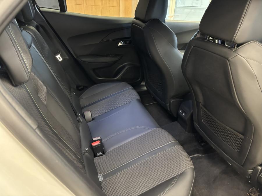 Balts Peugeot 2008 2023 Rīga, ar dzinēja tilpumu 1.20 L un nobraukumu 44 tūkst. km par 17500 €, foto 29 vietnē AUTOMOTO.COM.LV