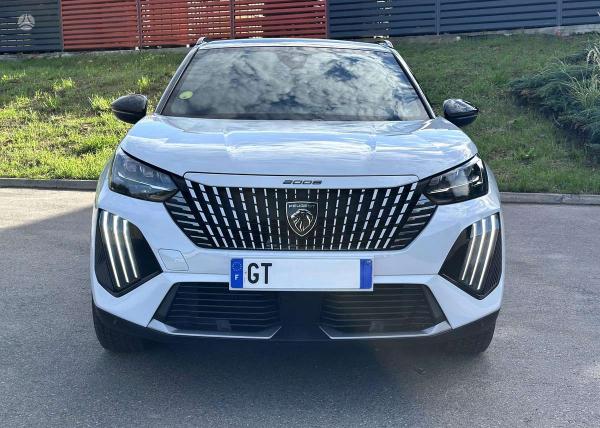 Balts Peugeot 2008 2024 Kauņa, ar dzinēja tilpumu 1.50 L un nobraukumu 189 tūkst. km par 17690 €, foto 3 vietnē AUTOMOTO.COM.LV
