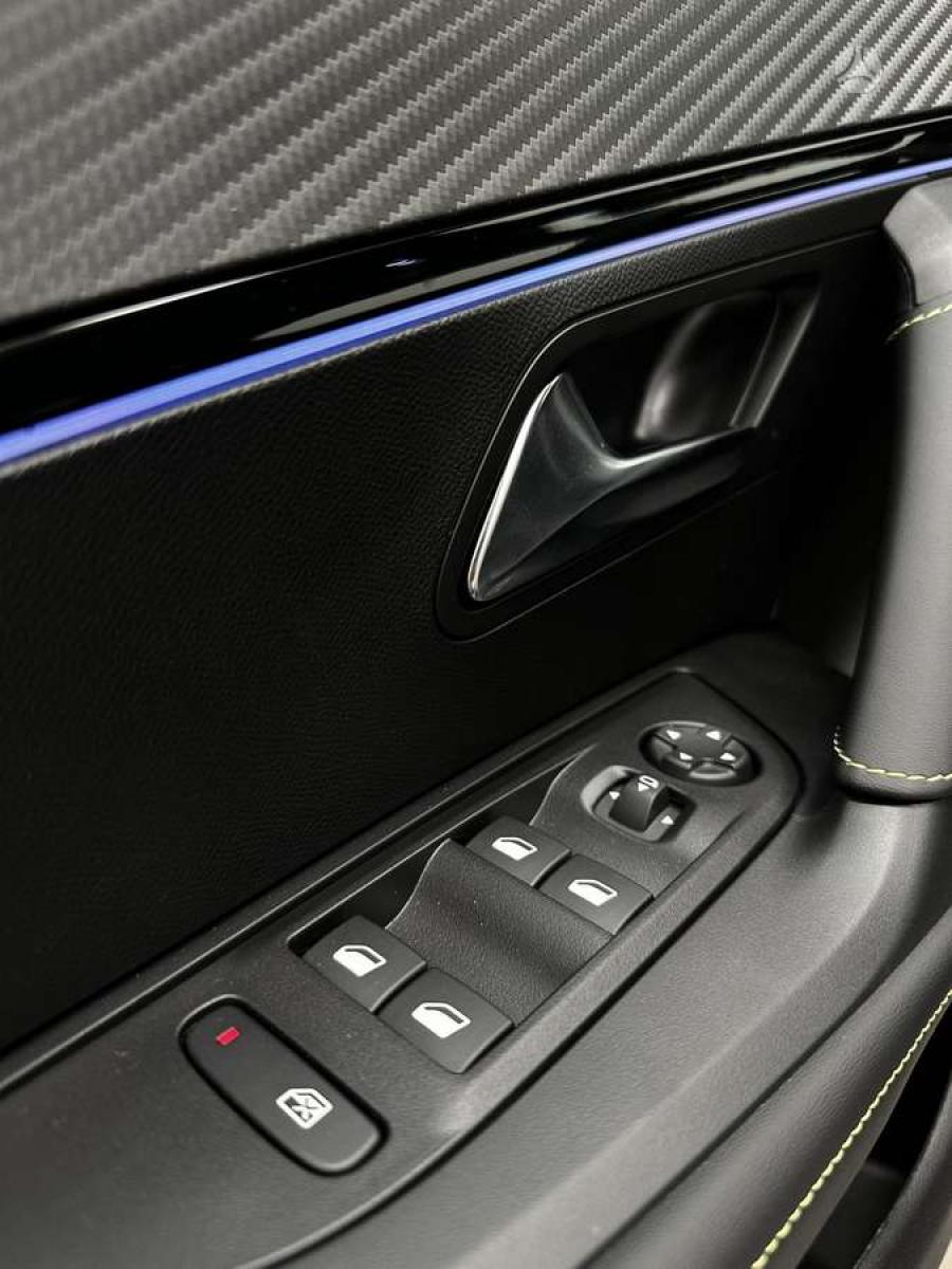 Balts Peugeot 2008 2025 Viļņa, ar dzinēja tilpumu 1.20 L un nobraukumu 6 tūkst. km par 26500 €, foto 21 vietnē AUTOMOTO.COM.LV