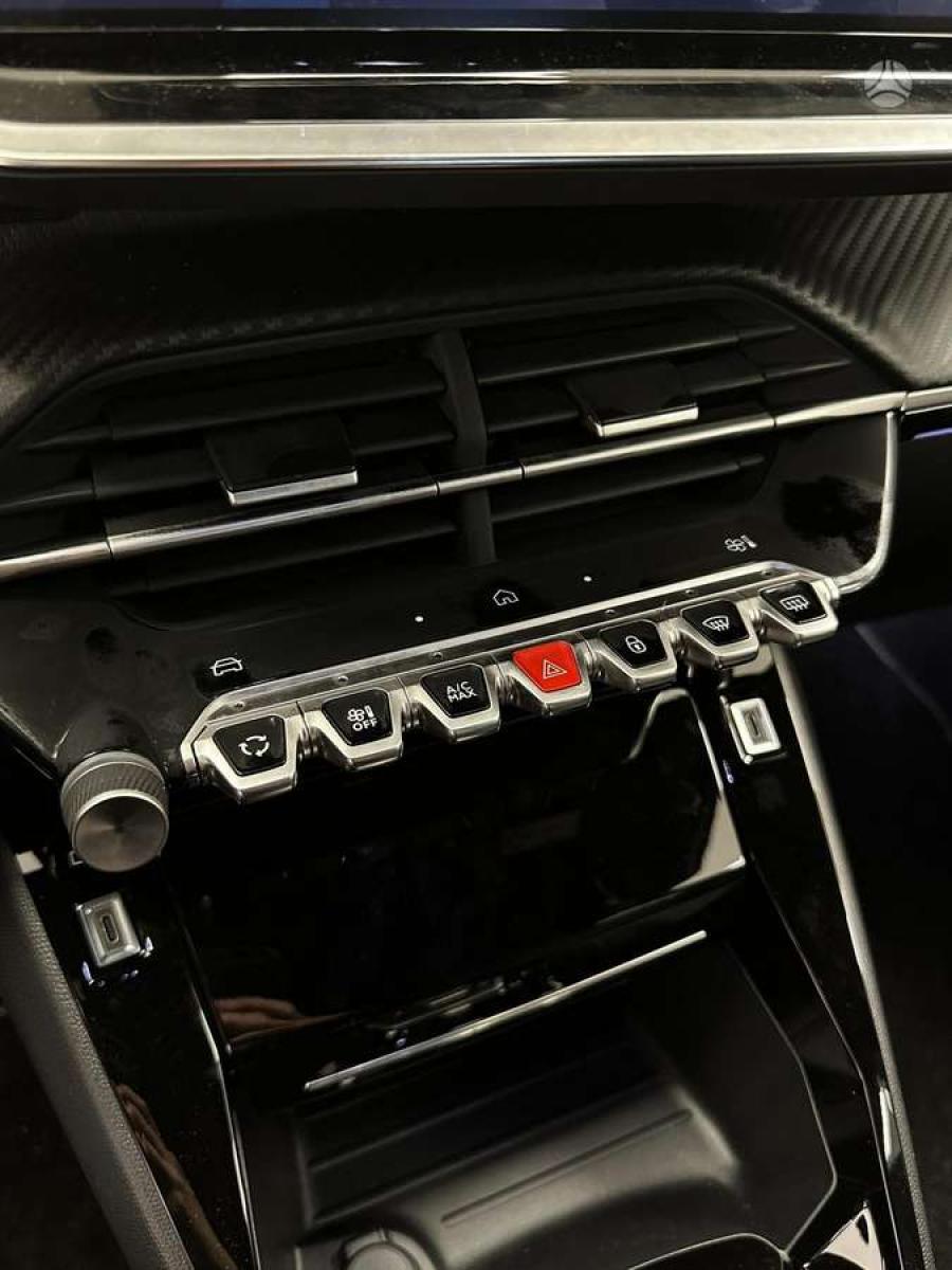 Balts Peugeot 2008 2025 Viļņa, ar dzinēja tilpumu 1.20 L un nobraukumu 6 tūkst. km par 26500 €, foto 26 vietnē AUTOMOTO.COM.LV