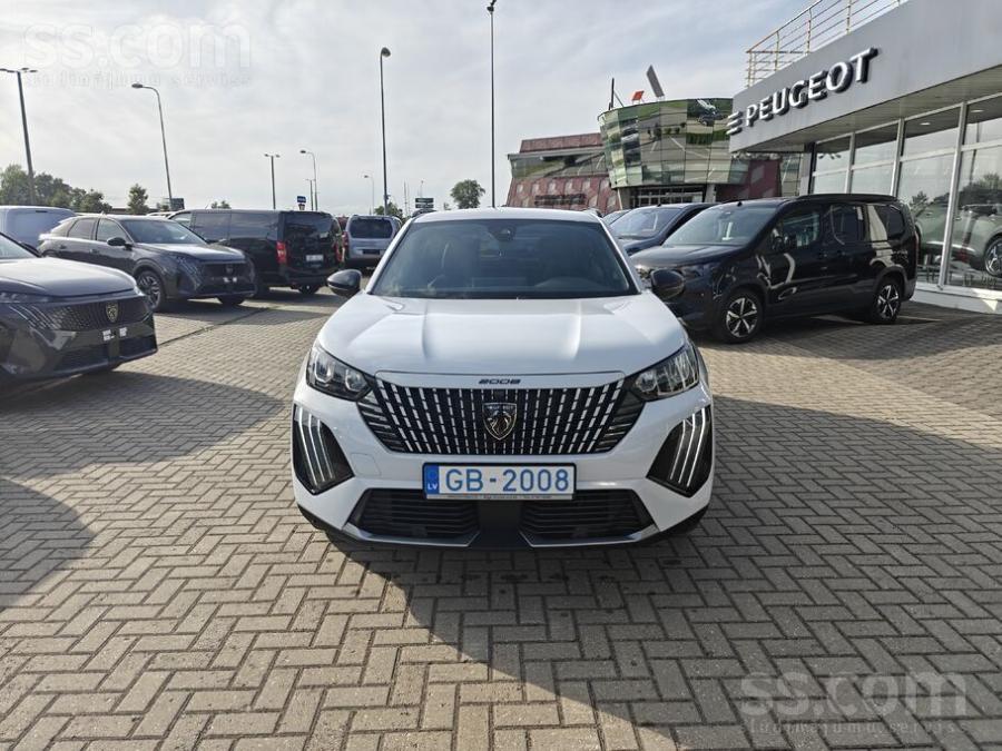 Balts Peugeot 2008 2026 Rīga, ar dzinēja tilpumu 1.50 L un nobraukumu 10 tūkst. km par 28600 €, foto 7 vietnē AUTOMOTO.COM.LV