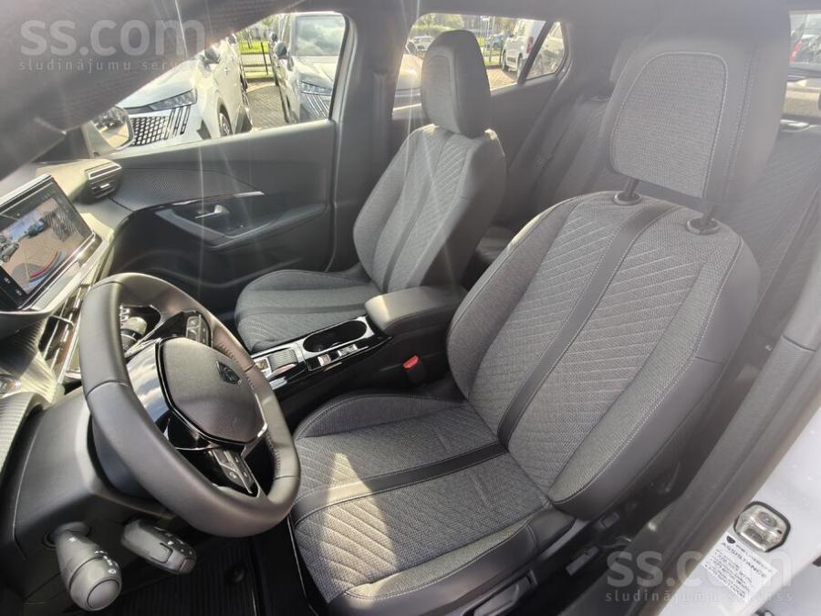 Balts Peugeot 2008 2026 Rīga, ar dzinēja tilpumu 1.50 L un nobraukumu 10 tūkst. km par 28600 €, foto 9 vietnē AUTOMOTO.COM.LV