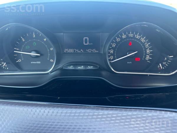 Balts Peugeot 2008 2014 Rīga, ar dzinēja tilpumu 1.60 L un nobraukumu 246 tūkst. km par 4000 €, foto 2 vietnē AUTOMOTO.COM.LV