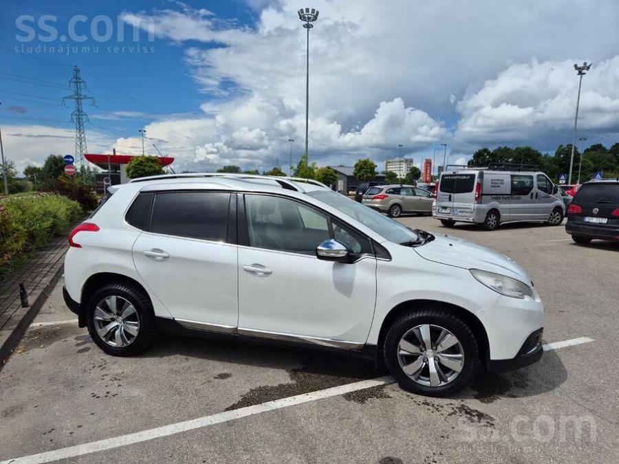 White Peugeot 2008 2014 in Ogre, with an engine capacity of 1.60 L and mileage of 137 thousand km for 5800 €, photo 3 on AUTOMOTO.COM.LV