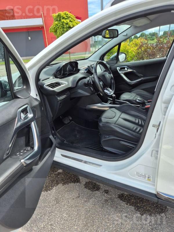 White Peugeot 2008 2014 in Ogre, with an engine capacity of 1.60 L and mileage of 137 thousand km for 5800 €, photo 4 on AUTOMOTO.COM.LV