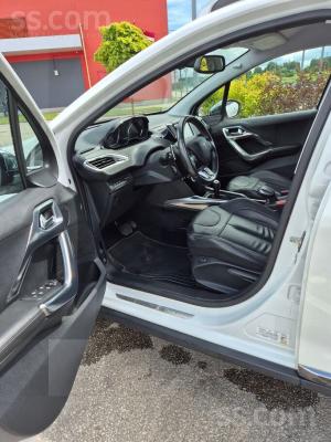 White Peugeot 2008 2014 in Ogre, with an engine capacity of 1.60 L and mileage of 137 thousand km for 5800 €, photo 5 on AUTOMOTO.COM.LV