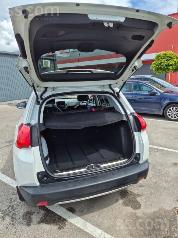 White Peugeot 2008 2014 in Ogre, with an engine capacity of 1.60 L and mileage of 137 thousand km for 5800 €, photo 6 on AUTOMOTO.COM.LV