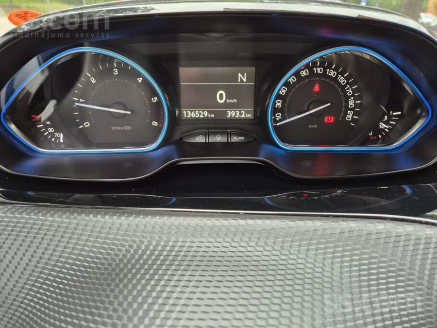 White Peugeot 2008 2014 in Ogre, with an engine capacity of 1.60 L and mileage of 137 thousand km for 5800 €, photo 8 on AUTOMOTO.COM.LV