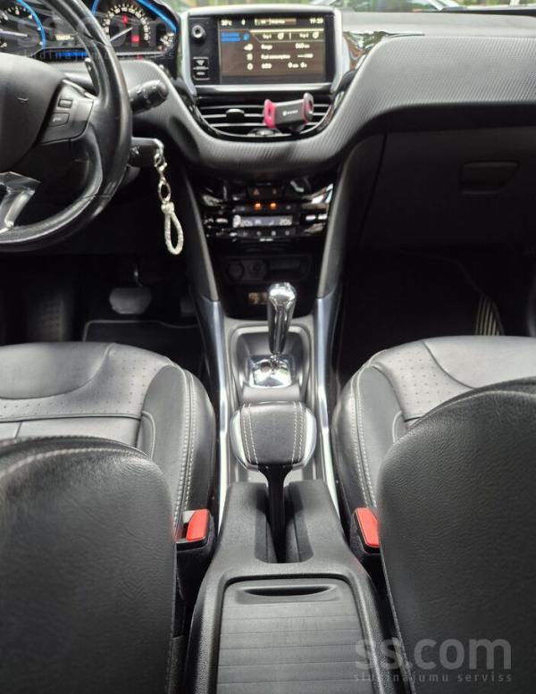 White Peugeot 2008 2014 in Ogre, with an engine capacity of 1.60 L and mileage of 137 thousand km for 5800 €, photo 8 on AUTOMOTO.COM.LV