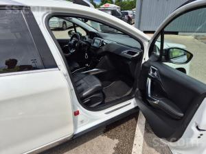 White Peugeot 2008 2014 in Ogre, with an engine capacity of 1.60 L and mileage of 137 thousand km for 5800 €, photo 12 on AUTOMOTO.COM.LV