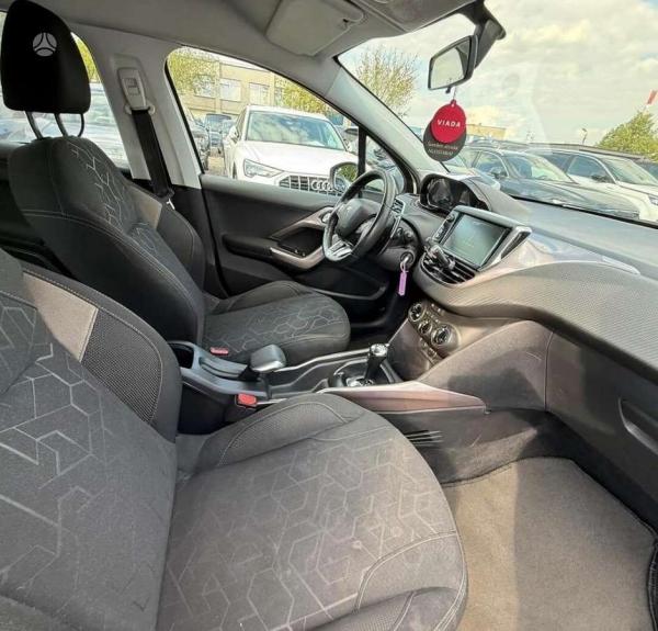 White Peugeot 2008 2014 in Siauliai, with an engine capacity of 1.60 L and mileage of 267 thousand km for 3500 €, photo 6 on AUTOMOTO.COM.LV