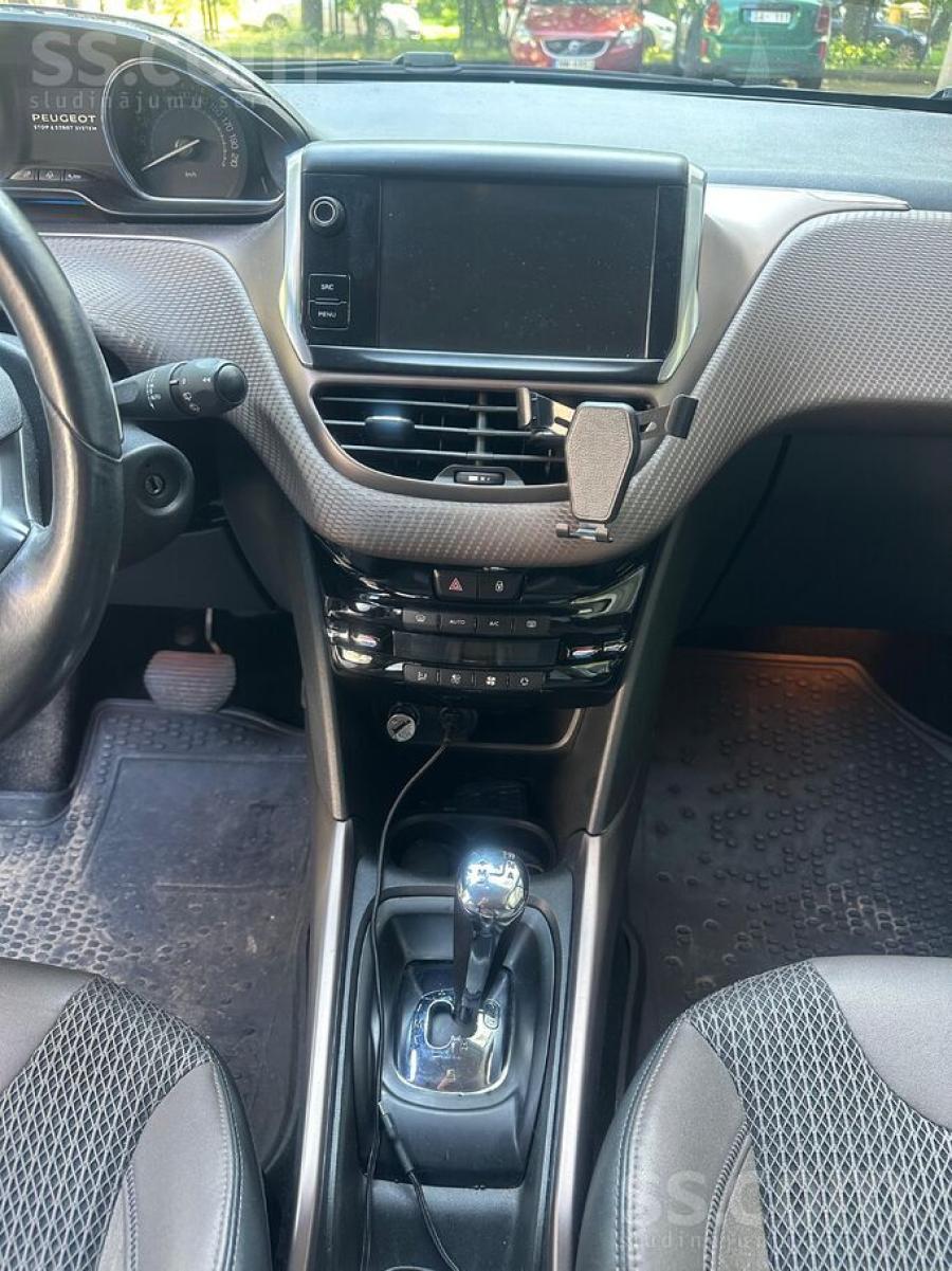 Balts Peugeot 2008 2015 Rīga, ar dzinēja tilpumu 1.60 L un nobraukumu 95 tūkst. km par 5500 €, foto 4 vietnē AUTOMOTO.COM.LV