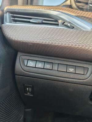 White Peugeot 2008 2015 in Tallinn, with an engine capacity of 1.60 L and mileage of 311 thousand km for 5250 €, photo 12 on AUTOMOTO.COM.LV