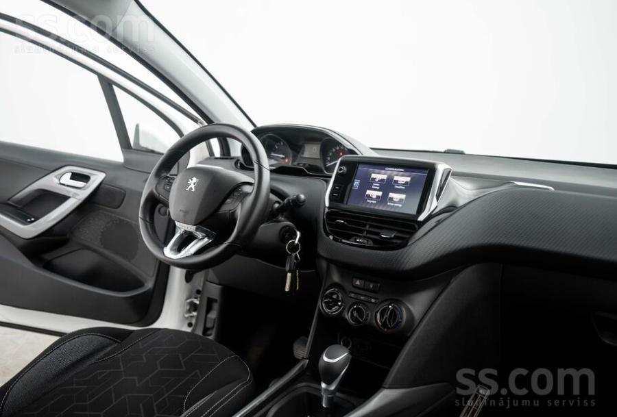 Balts Peugeot 2008 2016 Tallina, ar dzinēja tilpumu 1.20 L un nobraukumu 121 tūkst. km par 7499 €, foto 11 vietnē AUTOMOTO.COM.LV