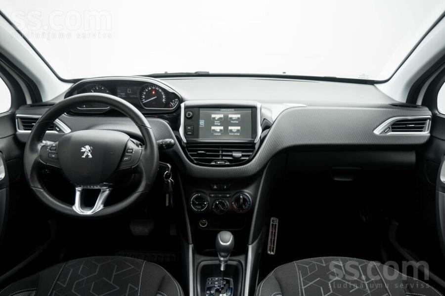 Balts Peugeot 2008 2016 Tallina, ar dzinēja tilpumu 1.20 L un nobraukumu 121 tūkst. km par 7499 €, foto 12 vietnē AUTOMOTO.COM.LV
