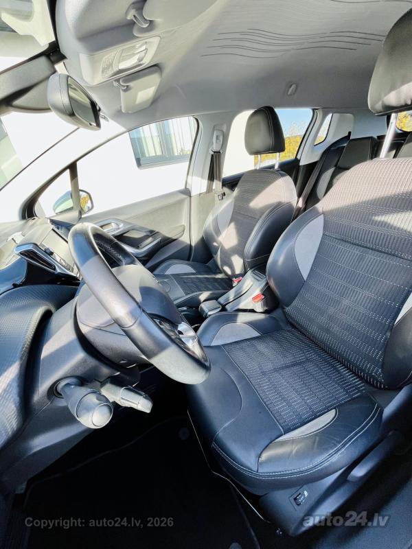 White Peugeot 2008 2017 in Tallinn, with an engine capacity of 1.20 L and mileage of 102 thousand km for 9000 €, photo 10 on AUTOMOTO.COM.LV