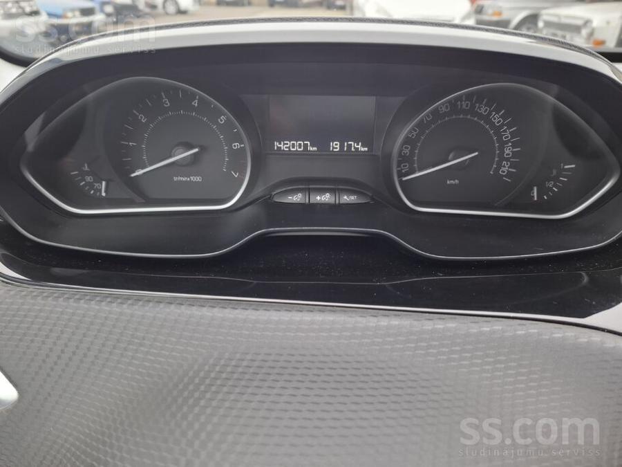 Balts Peugeot 2008 2018 Talsi, ar dzinēja tilpumu 1.20 L un nobraukumu 146 tūkst. km par 6800 €, foto 16 vietnē AUTOMOTO.COM.LV