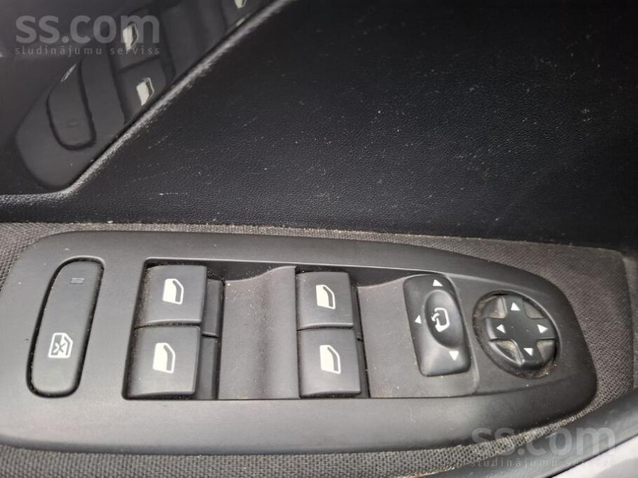 Balts Peugeot 2008 2018 Talsi, ar dzinēja tilpumu 1.20 L un nobraukumu 146 tūkst. km par 6800 €, foto 26 vietnē AUTOMOTO.COM.LV