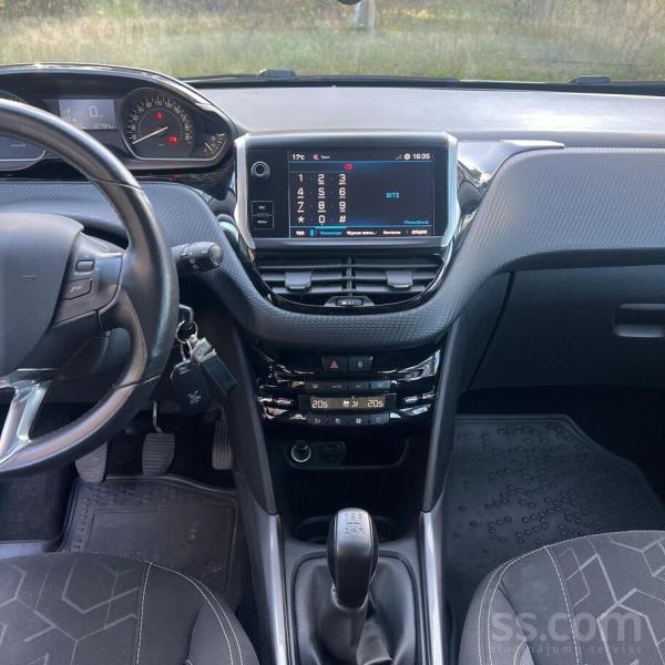 Balts Peugeot 2008 2018 Rīga, ar dzinēja tilpumu 1.20 L un nobraukumu 197 tūkst. km par 4200 €, foto 3 vietnē AUTOMOTO.COM.LV