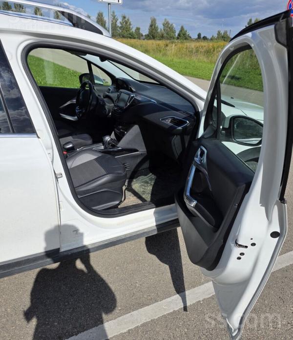 Balts Peugeot 2008 2019 Rīga, ar dzinēja tilpumu 1.50 L un nobraukumu 148 tūkst. km par 9300 €, foto 5 vietnē AUTOMOTO.COM.LV