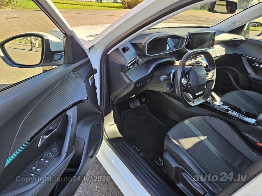 Balts Peugeot 2008 2021 Tallina, ar dzinēja tilpumu 1.50 L un nobraukumu 49 tūkst. km par 14300 €, foto 11 vietnē AUTOMOTO.COM.LV