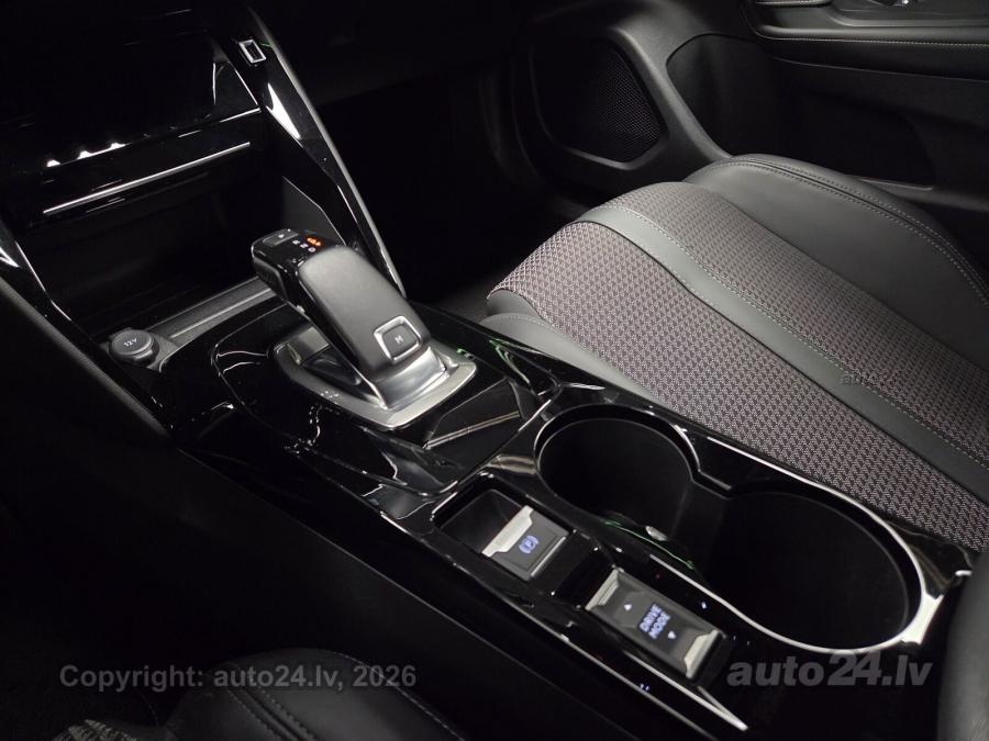 Balts Peugeot 2008 2021 Tallina, ar dzinēja tilpumu 1.20 L un nobraukumu 68 tūkst. km par 16400 €, foto 13 vietnē AUTOMOTO.COM.LV