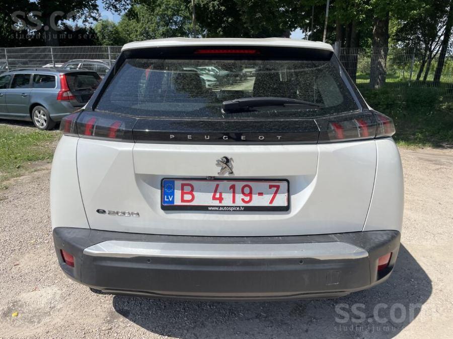 Balts Peugeot 2008 2021 Rīga, ar dzinēja tilpumu 1.20 L un nobraukumu 40 tūkst. km par 18990 €, foto 5 vietnē AUTOMOTO.COM.LV
