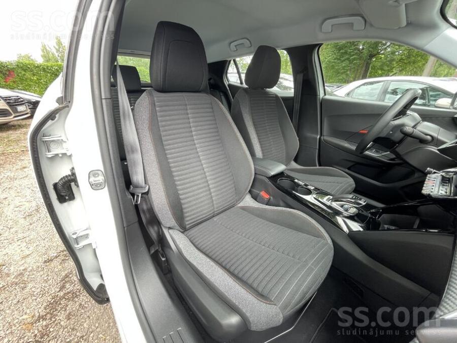 Balts Peugeot 2008 2021 Rīga, ar dzinēja tilpumu 1.20 L un nobraukumu 40 tūkst. km par 18990 €, foto 18 vietnē AUTOMOTO.COM.LV