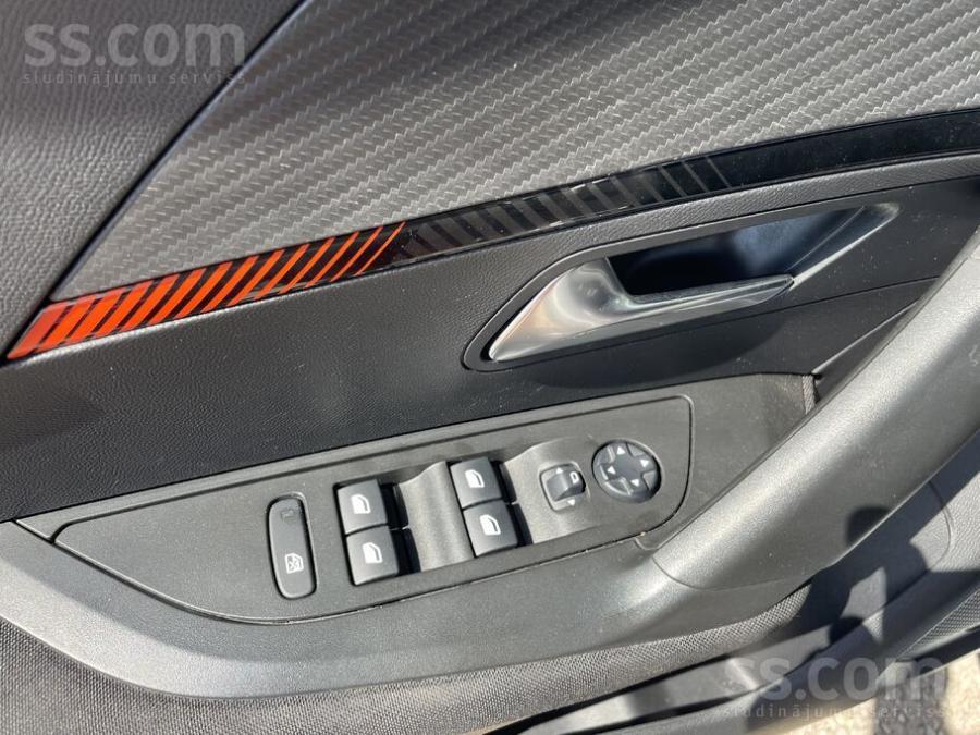 Balts Peugeot 2008 2021 Rīga, ar dzinēja tilpumu 1.20 L un nobraukumu 40 tūkst. km par 18990 €, foto 27 vietnē AUTOMOTO.COM.LV