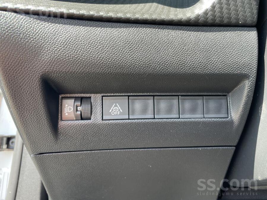 Balts Peugeot 2008 2021 Rīga, ar dzinēja tilpumu 1.20 L un nobraukumu 40 tūkst. km par 18990 €, foto 28 vietnē AUTOMOTO.COM.LV