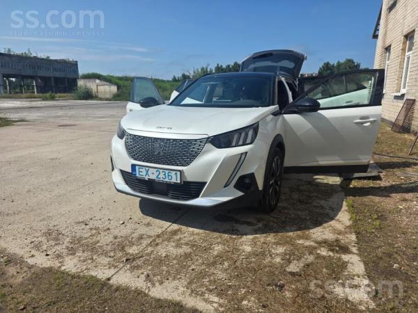 White Peugeot 2008 2021 in Riga, with an engine capacity of 1.20 L and mileage of 62 thousand km for 122500 €, photo 1 on AUTOMOTO.COM.LV