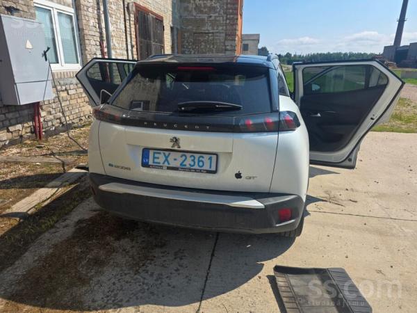 White Peugeot 2008 2021 in Riga, with an engine capacity of 1.20 L and mileage of 62 thousand km for 122500 €, photo 2 on AUTOMOTO.COM.LV