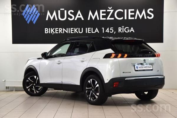 Balts Peugeot 2008 2021 Rīga, ar dzinēja tilpumu 1.50 L un nobraukumu 74 tūkst. km par 19990 €, foto 8 vietnē AUTOMOTO.COM.LV