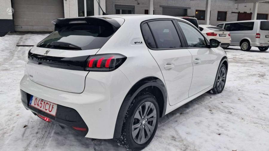 Balts Peugeot 2008 2023 Birštonas, ar dzinēja tilpumu 0.00 L un nobraukumu 56 tūkst. km par 15000 €, foto 5 vietnē AUTOMOTO.COM.LV