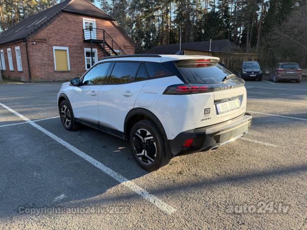 Balts Peugeot 2008 2025 Tartu, ar dzinēja tilpumu 1.20 L un nobraukumu 1 tūkst. km par 26499 €, foto 6 vietnē AUTOMOTO.COM.LV
