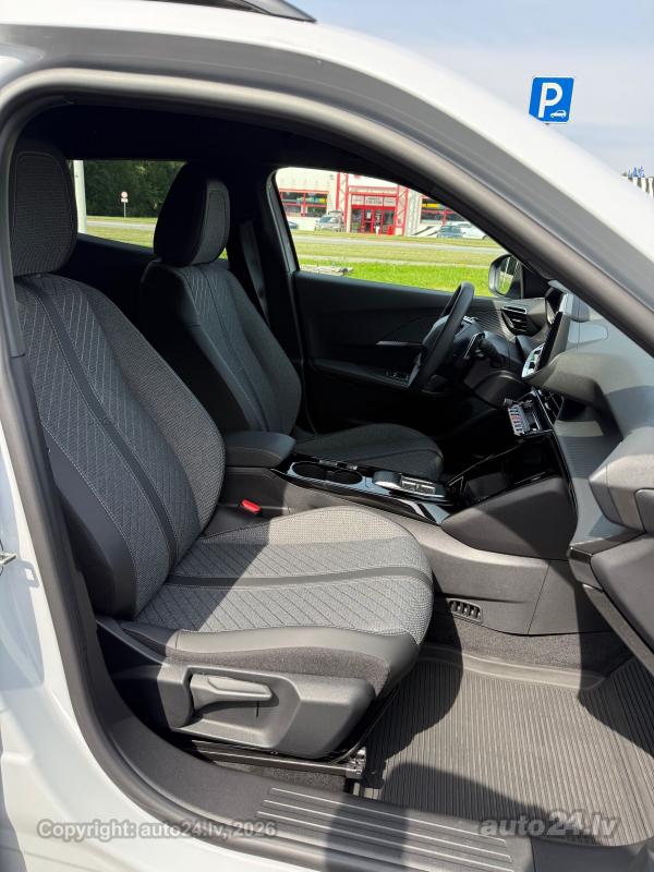 Balts Peugeot 2008 2026 Jehvi, ar dzinēja tilpumu 1.20 L un nobraukumu 6 tūkst. km par 25590 €, foto 9 vietnē AUTOMOTO.COM.LV