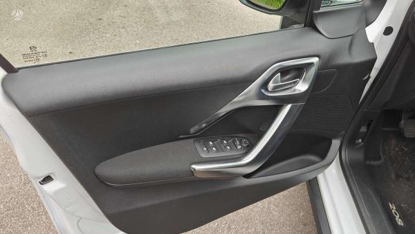 Balts Peugeot 2008 2014 Jurbarkas, ar dzinēja tilpumu 1.56 L un nobraukumu 218 tūkst. km par 5200 €, foto 8 vietnē AUTOMOTO.COM.LV