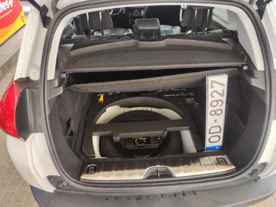 White Peugeot 2008 2015 in Riga, with an engine capacity of 1.20 L and mileage of 99 thousand km for 6990 €, photo 3 on AUTOMOTO.COM.LV