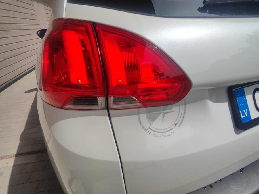 White Peugeot 2008 2015 in Riga, with an engine capacity of 1.20 L and mileage of 99 thousand km for 6990 €, photo 6 on AUTOMOTO.COM.LV