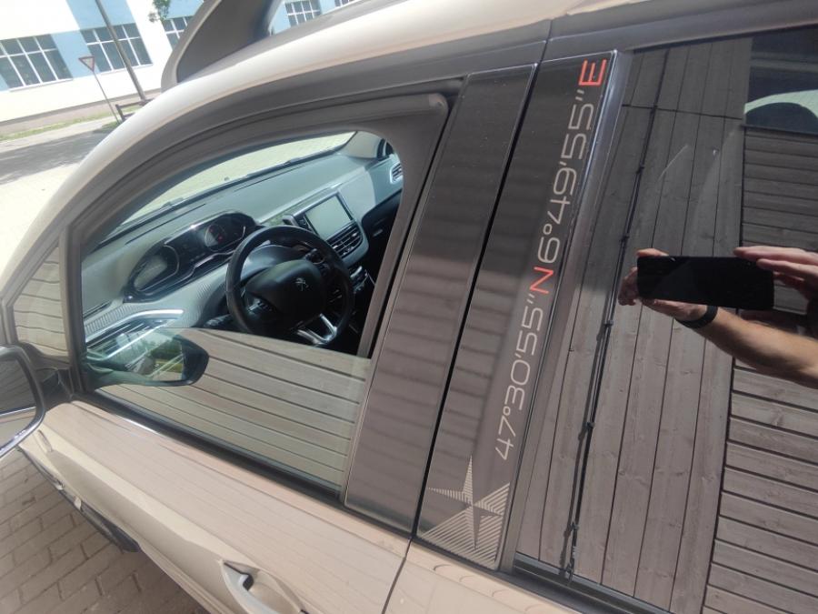 White Peugeot 2008 2015 in Riga, with an engine capacity of 1.20 L and mileage of 99 thousand km for 6990 €, photo 7 on AUTOMOTO.COM.LV
