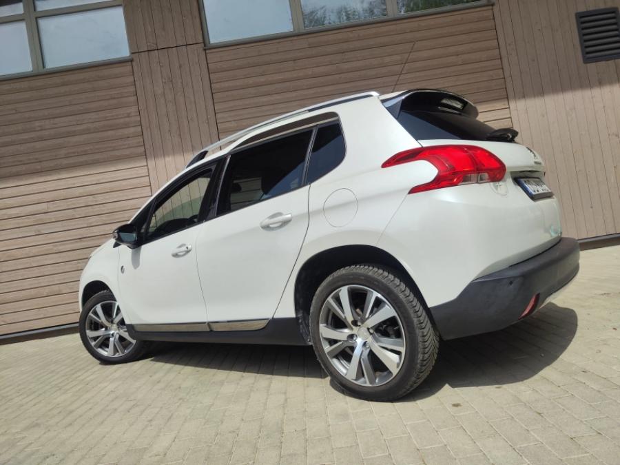 White Peugeot 2008 2015 in Riga, with an engine capacity of 1.20 L and mileage of 99 thousand km for 6990 €, photo 10 on AUTOMOTO.COM.LV
