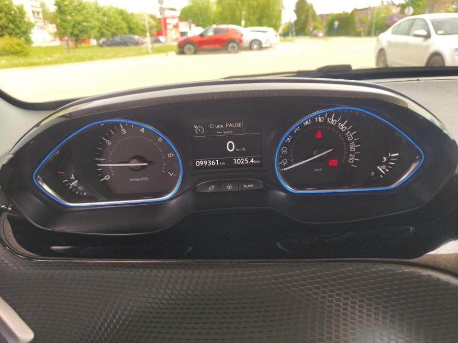 White Peugeot 2008 2015 in Riga, with an engine capacity of 1.20 L and mileage of 99 thousand km for 6990 €, photo 22 on AUTOMOTO.COM.LV