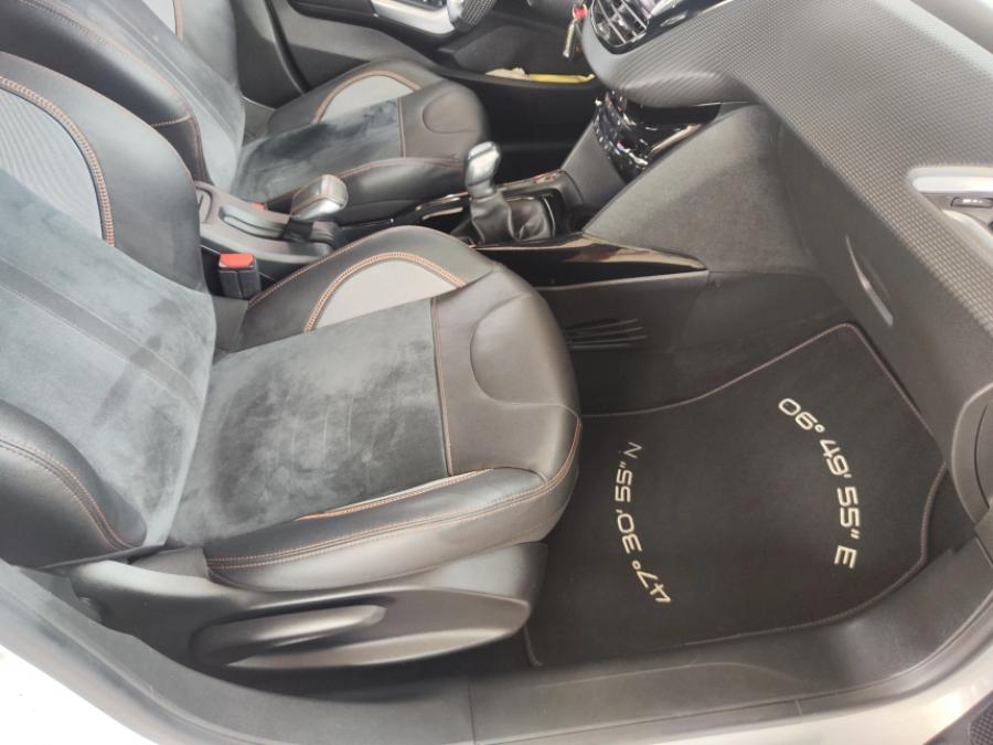 White Peugeot 2008 2015 in Riga, with an engine capacity of 1.20 L and mileage of 99 thousand km for 6990 €, photo 25 on AUTOMOTO.COM.LV