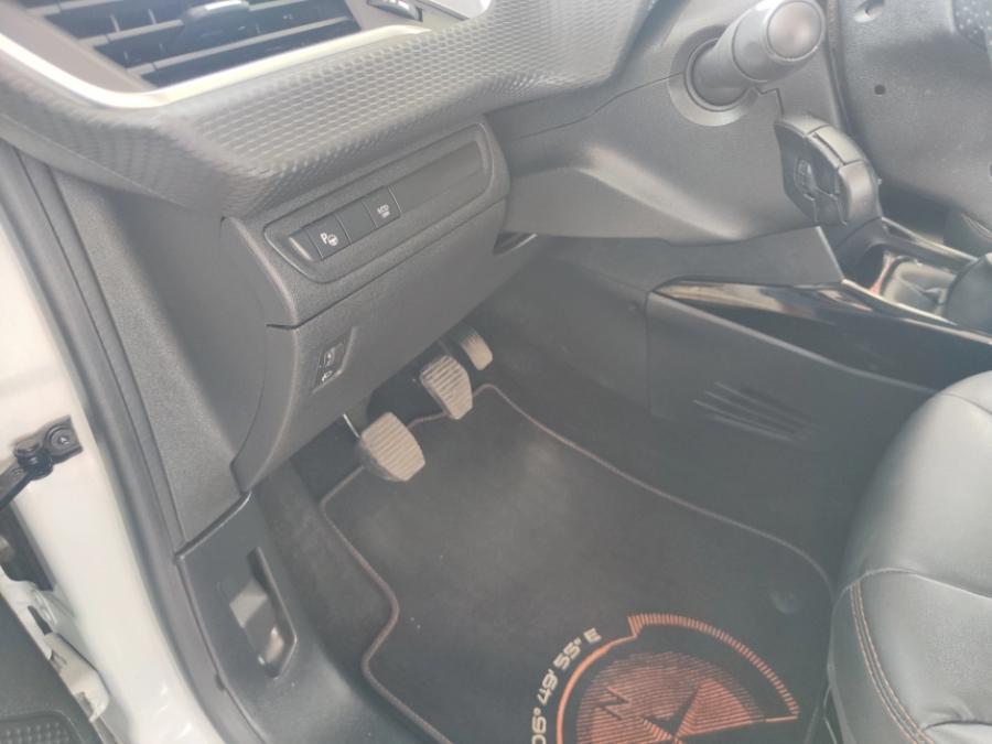 White Peugeot 2008 2015 in Riga, with an engine capacity of 1.20 L and mileage of 99 thousand km for 6990 €, photo 29 on AUTOMOTO.COM.LV