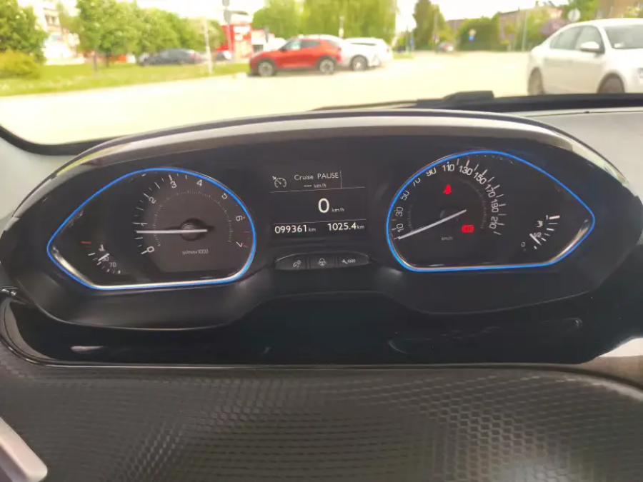 Balts Peugeot 2008 2015 Jelgava, ar dzinēja tilpumu 1.20 L un nobraukumu 99 tūkst. km par 6990 €, foto 13 vietnē AUTOMOTO.COM.LV
