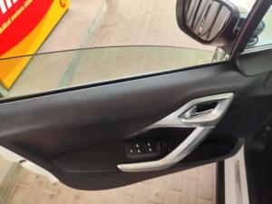 Balts Peugeot 2008 2015 Jelgava, ar dzinēja tilpumu 1.20 L un nobraukumu 99 tūkst. km par 6990 €, foto 19 vietnē AUTOMOTO.COM.LV